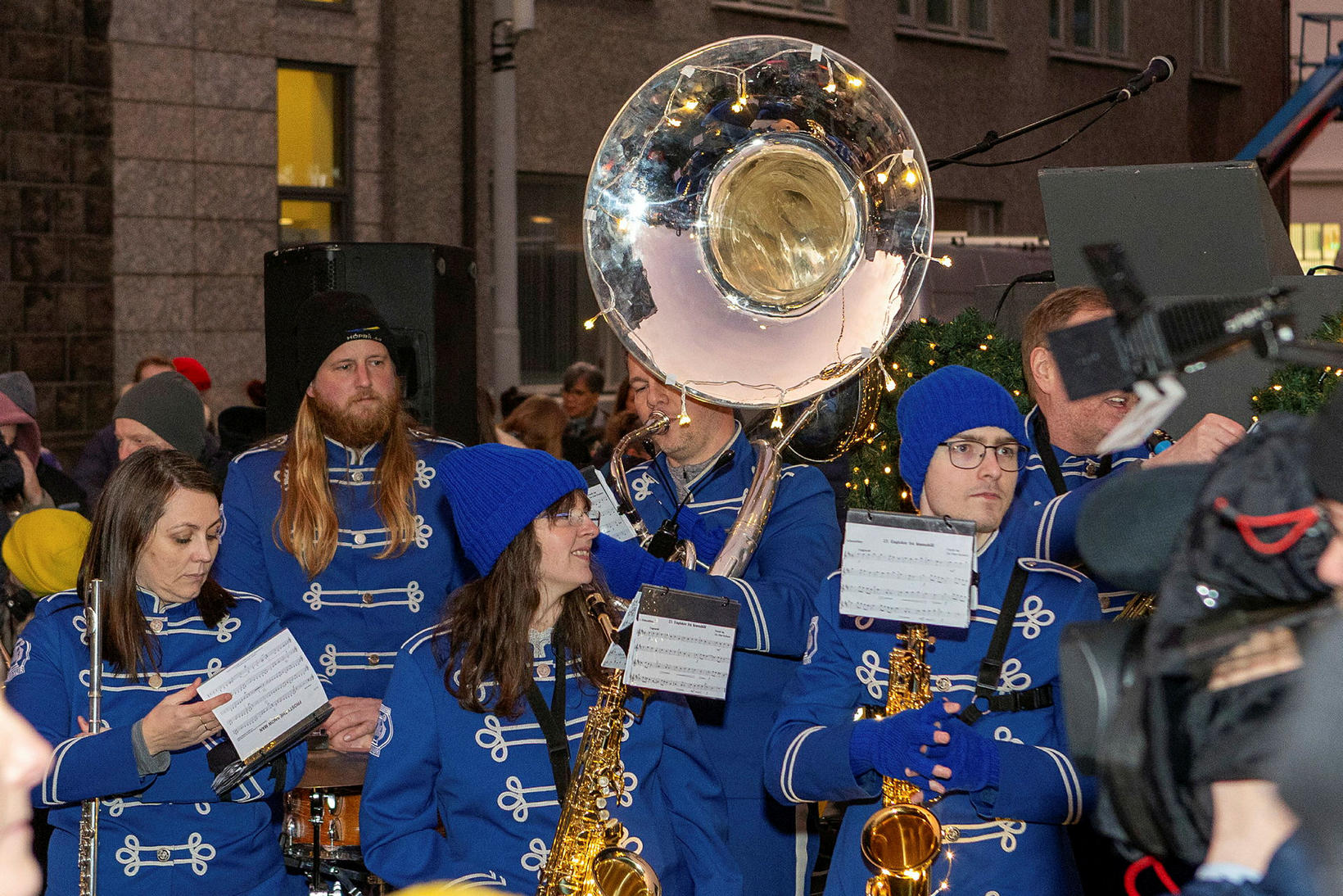 Photos: Yule Cat lights up Lækjartorg for the holidays - Iceland Monitor